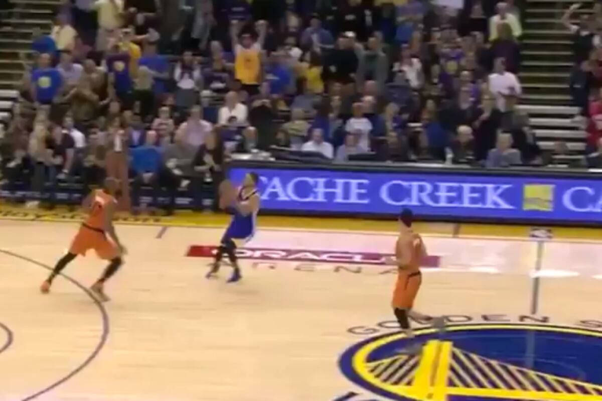 Back-to-Back Defensive Stops Lead to Deep Three from Stephen Curry ...