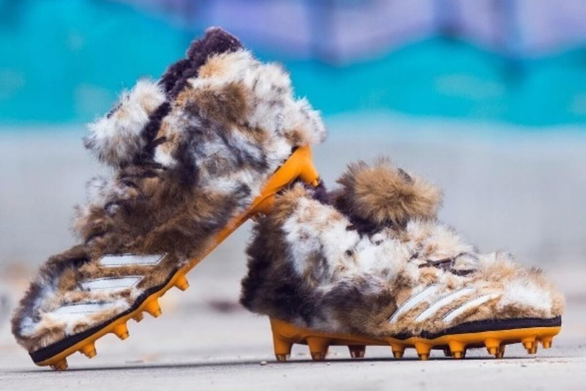 Von Miller Wears Fur Cleats Before Broncos' Game vs. Patriots | News ...