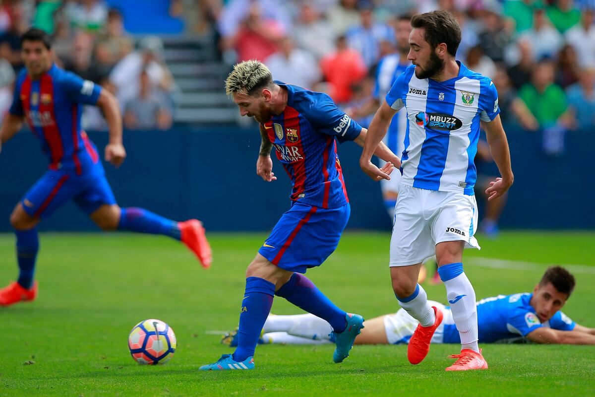 All 31 of Leo Messi's Assists in 2016 Compiled into 1 Beautiful Video ...