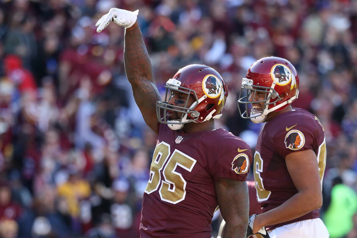 Vernon Davis, Redskins Agree to 3-Year Contract | News, Scores ...