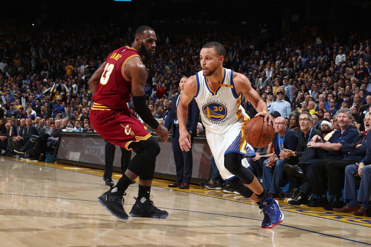 Stephen Curry Now Has 5 Seasons with at Least 200 3-Pointers Made ...