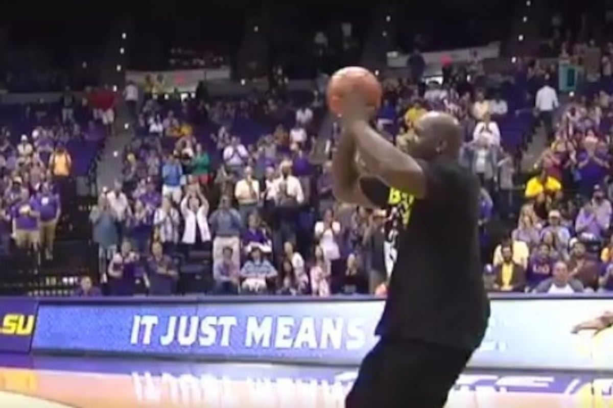 Shaquille O'Neal Knocks Down 3-Pointer at LSU During SEC Title Halftime ...