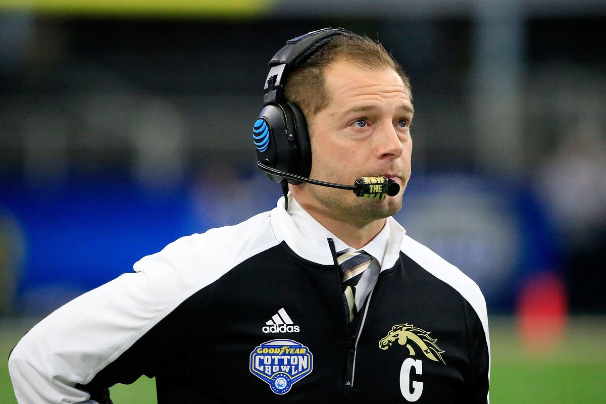 P.J. Fleck Reaches Agreement with Western Michigan on 'Row the Boat ...
