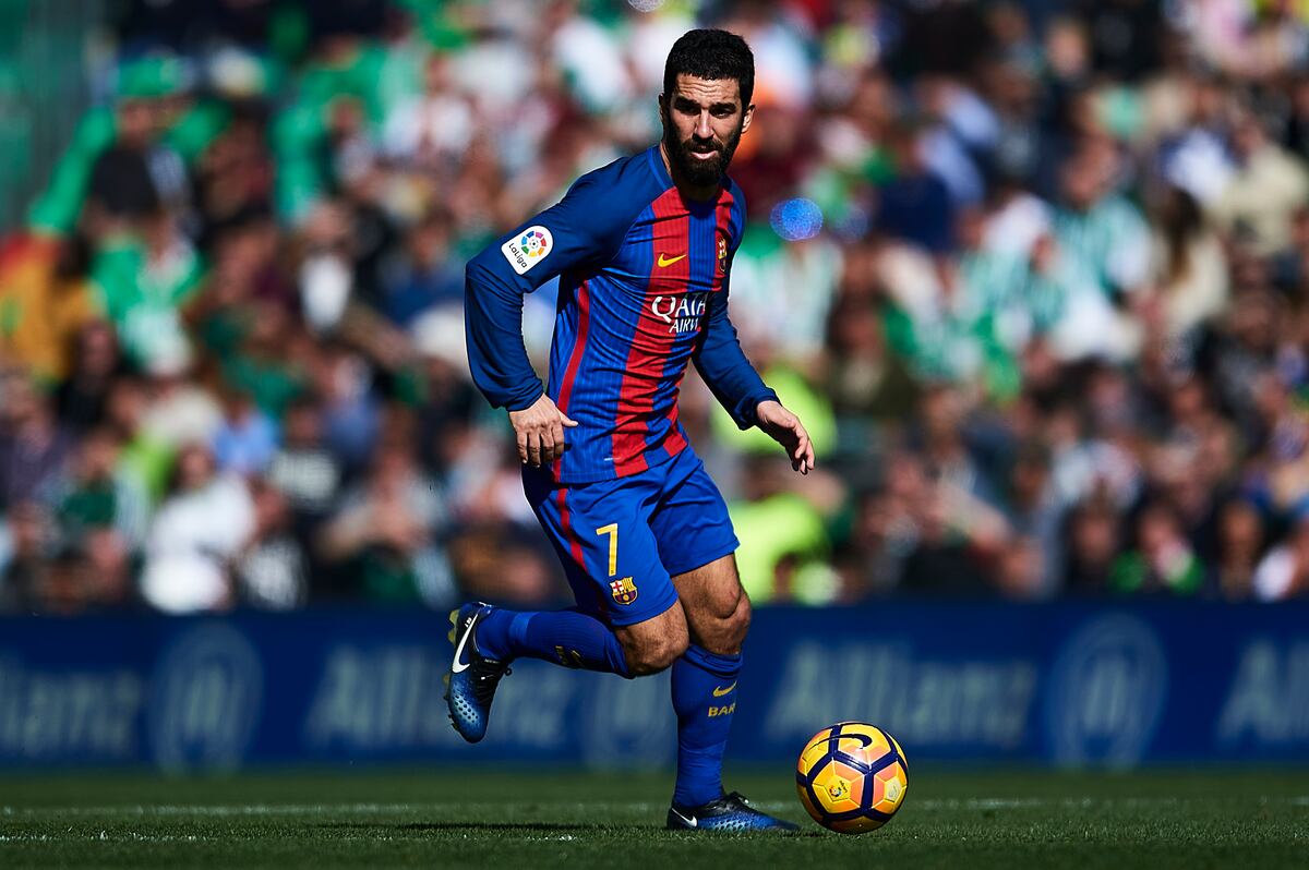 Chelsea Transfer News: Latest Rumours on Arda Turan and Michael Essien ...