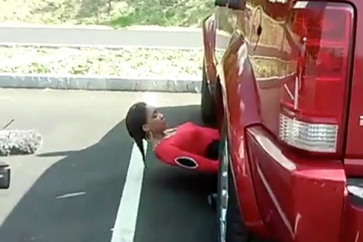 No One Gets Lower Than World-Record Holder 'The Limbo Queen' Shemika ...