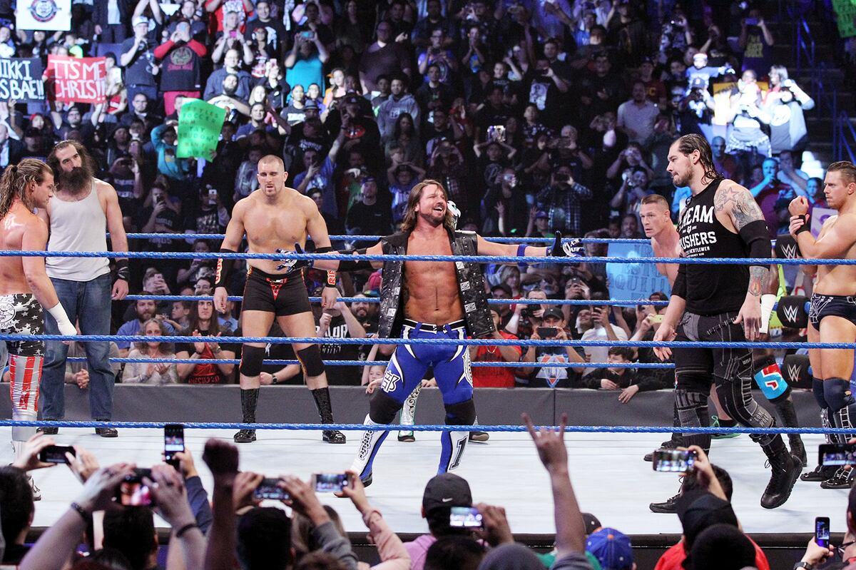 WWE Raw vs. SmackDown: Winner, Top Highlights and Botches for Week of ...
