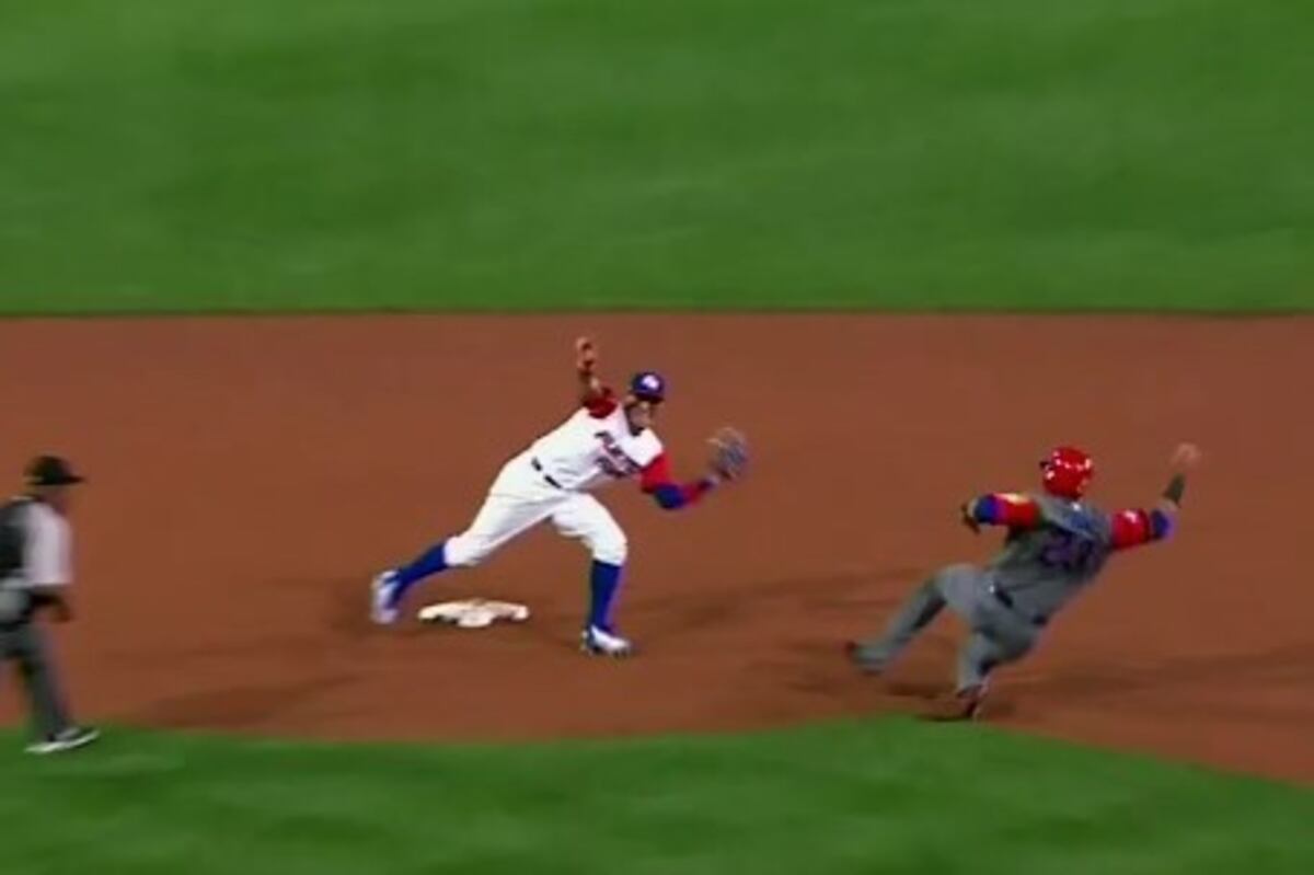Puerto Rico 2B Javy Baez Celebrates Catching Runner Before Even Putting ...