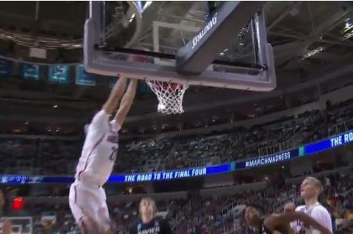 Arizona's Chance Comanche Takes Flight for Putback Slam | News, Scores ...