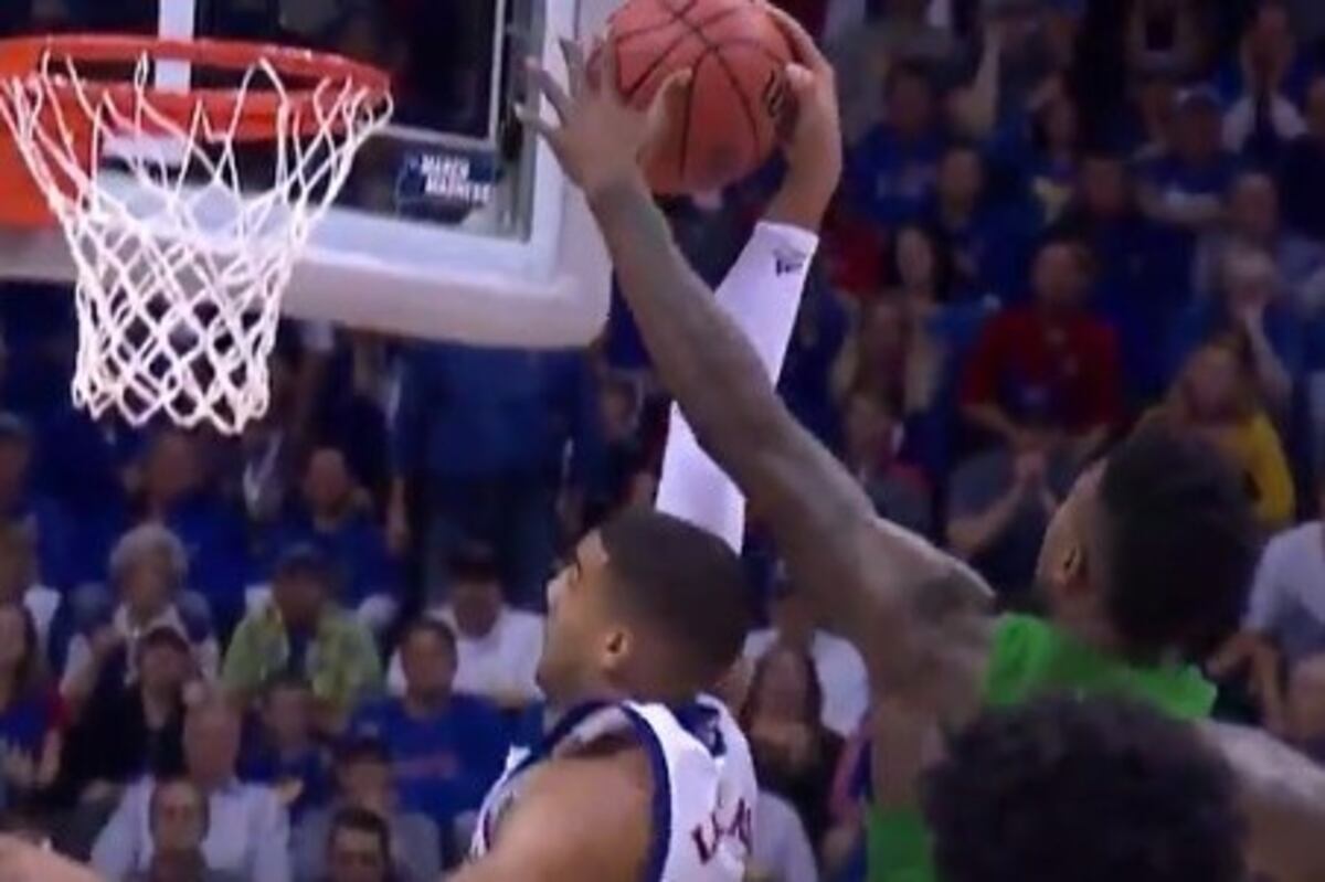 Oregon's Jordan Bell Pins Kansas Dunk Attempt on the Glass in Elite ...