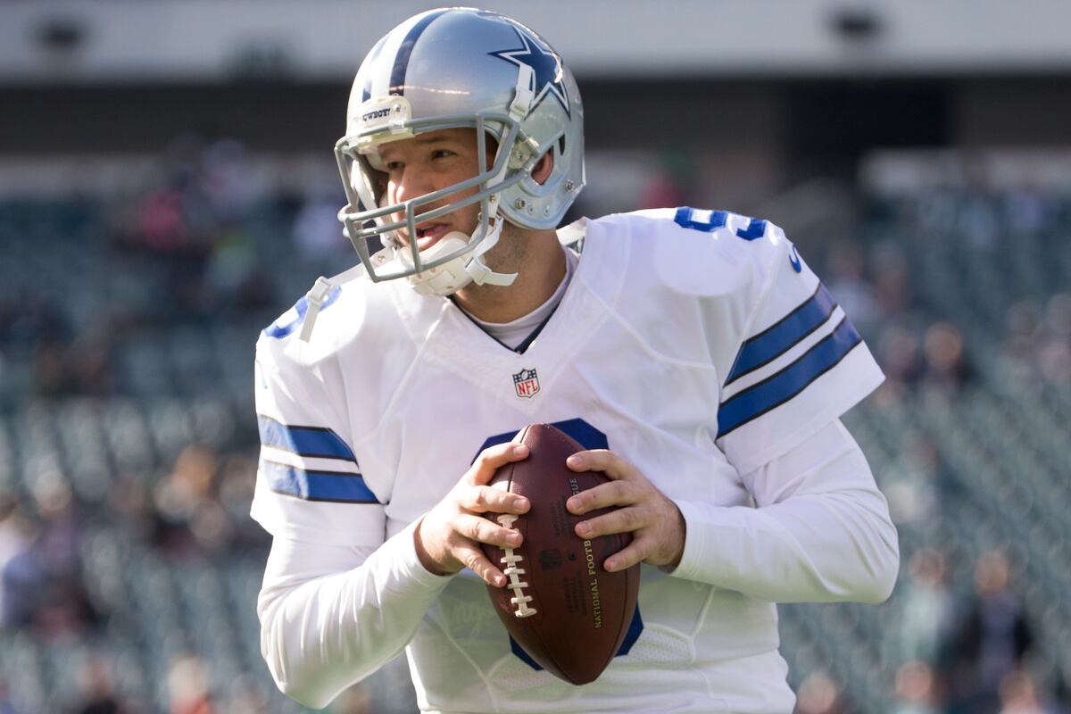 Tony Romo Reportedly Joining CBS to Be Paired with Jim Nantz After ...