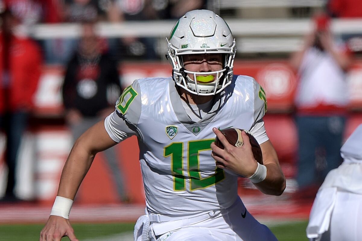 Team Free Defeats Team Brave 34-11 in Willie Taggart's Debut Oregon ...