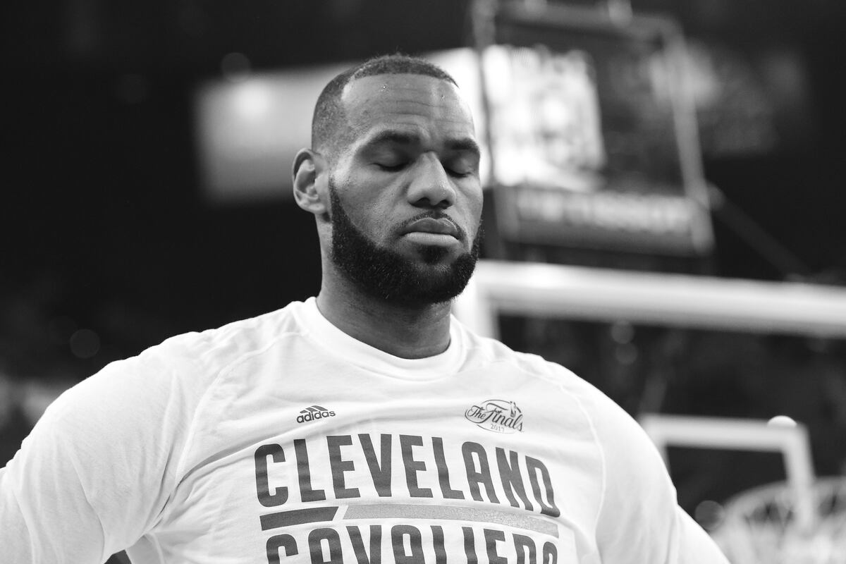 LeBron James Appears Frustrated After Game 2, Calls Warriors 'Different ...