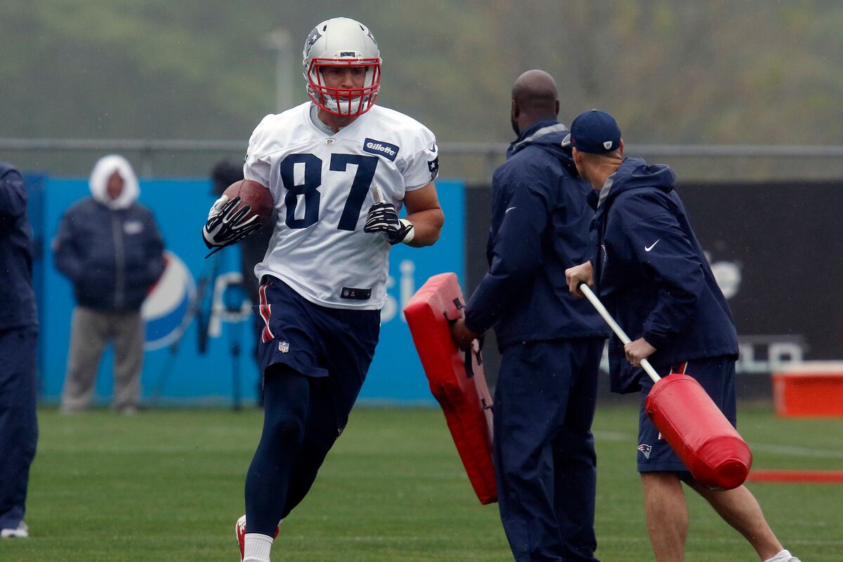Rob Gronkowski Says He's '100 Percent' Recovered from Surgery on Back ...