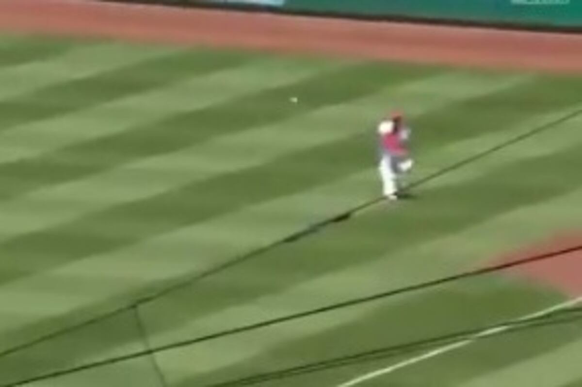 Bryce Harper Records Outfield Assist with 98.2 MPH Throw to Home Plate ...