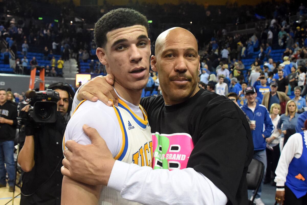 LaVar Ball Attends Lonzo's 2nd Predraft Workout with Lakers | News ...