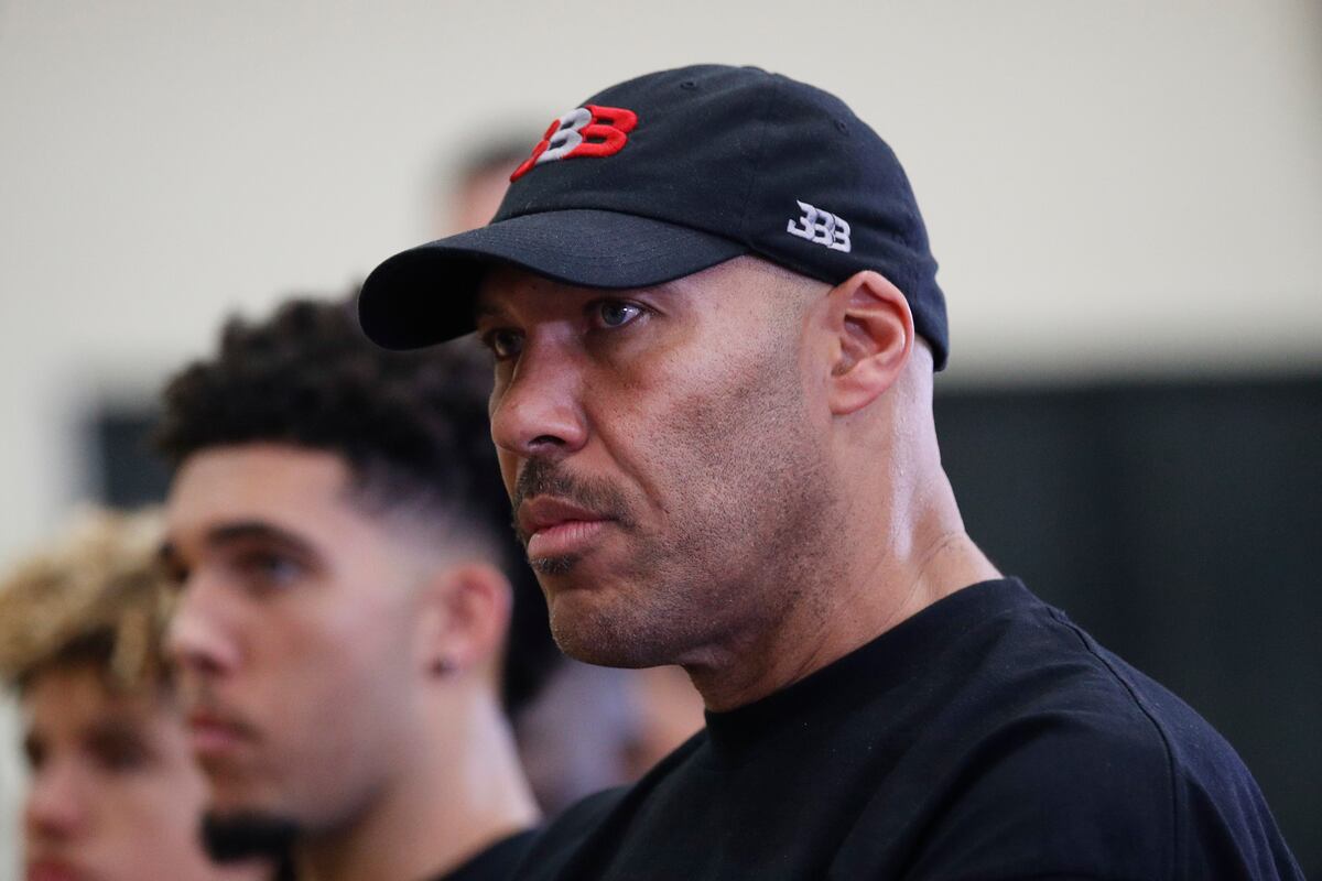 Drake Makes LaVar Ball Joke During Opening Monologue of NBA Awards Show ...