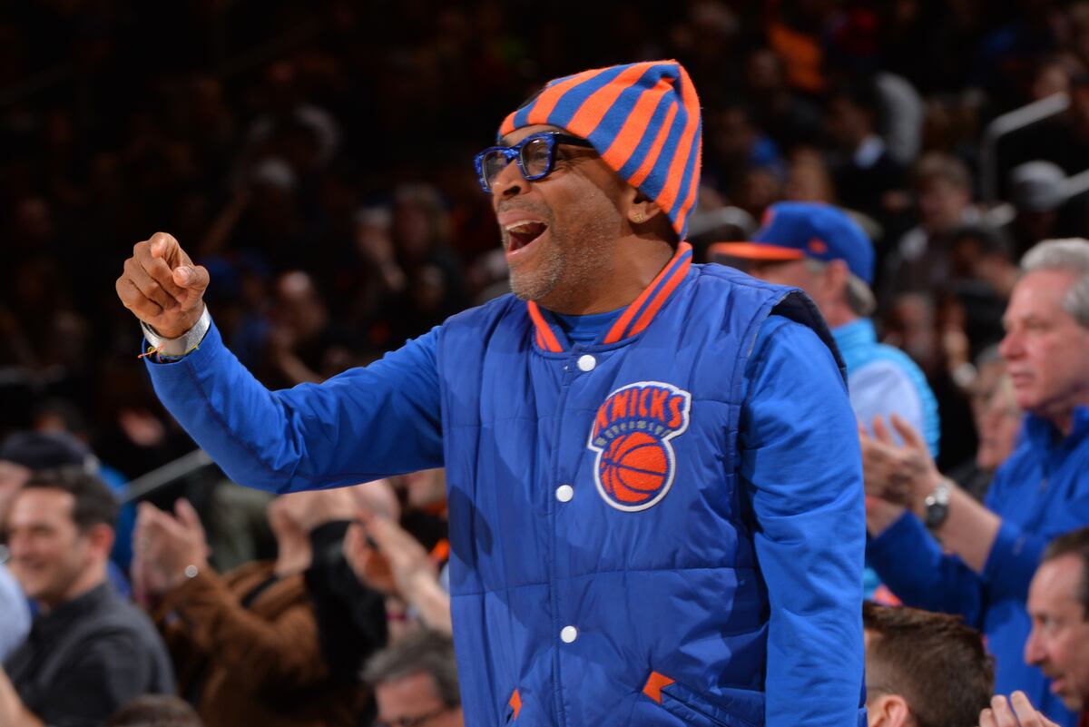 New York Knicks Fans Celebrate Phil Jackson Getting Fired as Team ...