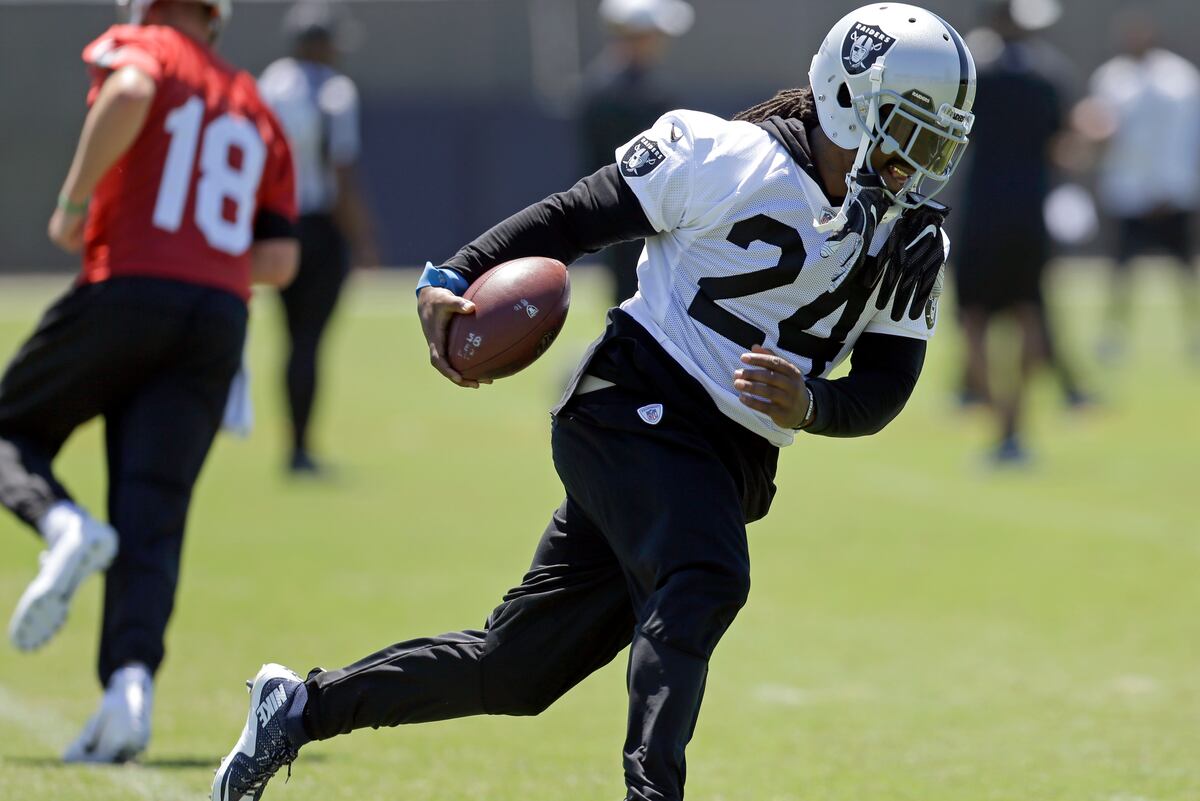 Marshawn Lynch Picks Up Soccer Ball, Runs into Net and Steals Ref's Red ...