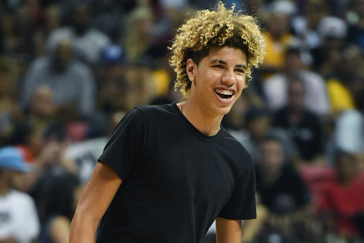 Lonzo Ball's Brother LaMelo Starts Indoor Water Balloon Fight on ...