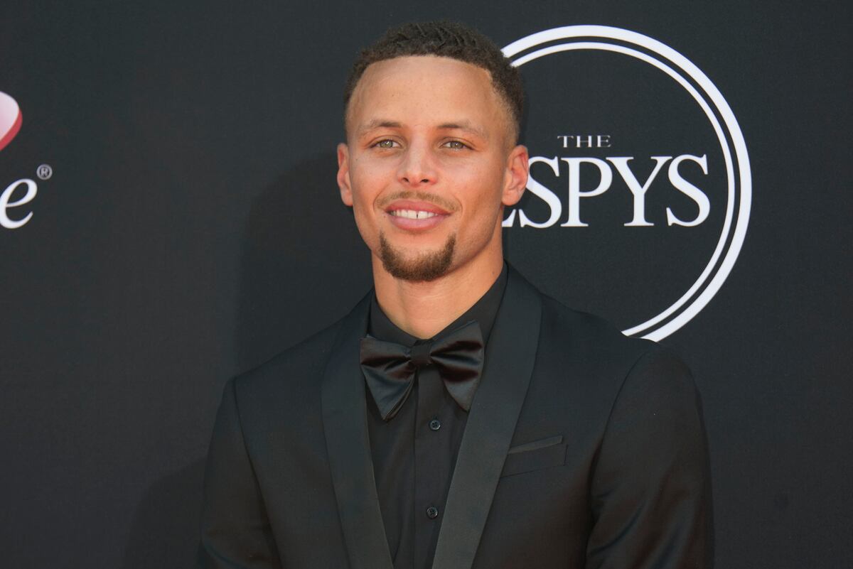 Stephen Curry Slides to Catch Aaron Rodgers Pass at Golf Tourney | News ...