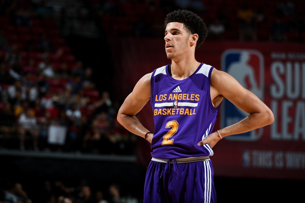Lonzo Ball Suffers Calf Injury During Lakers vs. Mavericks in NBA ...