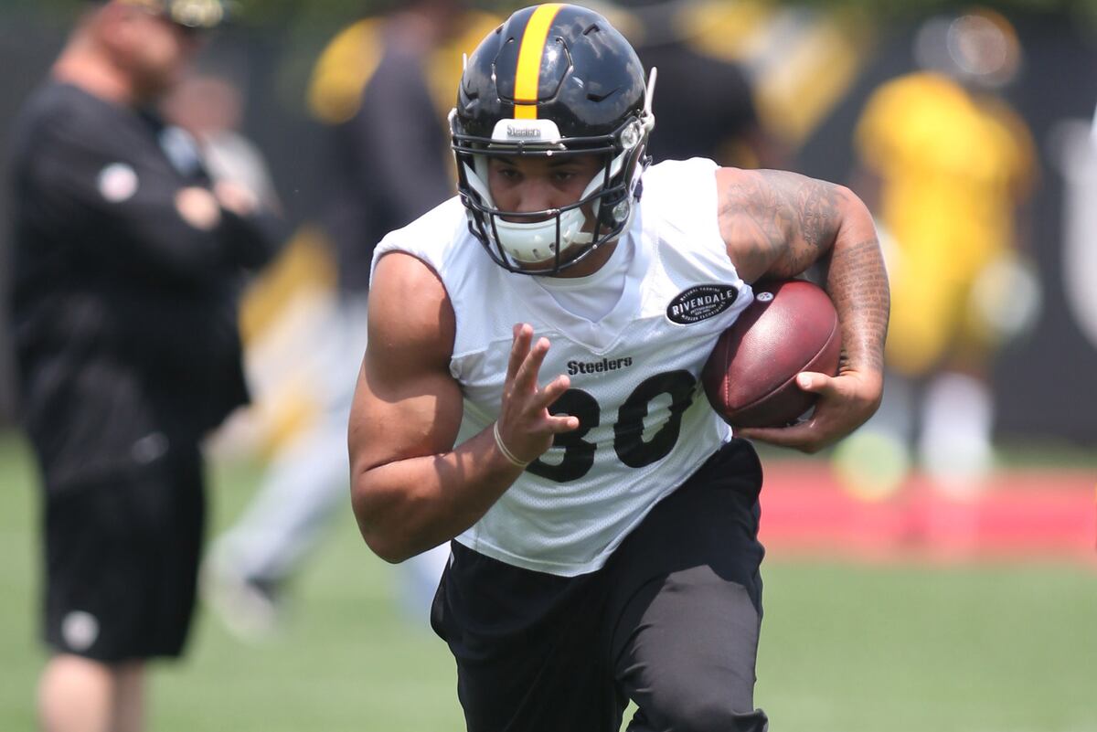 James Conner Suffers Shoulder Injury During Steelers Training Camp ...
