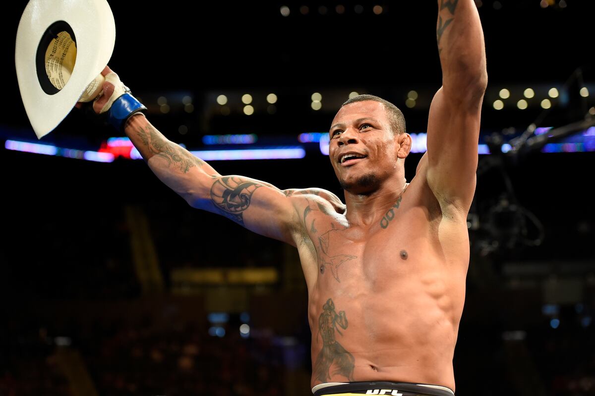 Alex Oliveira Uncorks a Perfectly Timed Walk-Off Uppercut KO at UFC on ...