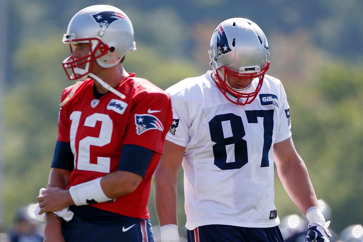 Rob Gronkowski Rehabbing Back Injury at Tom Brady's TB12 Therapy Center ...