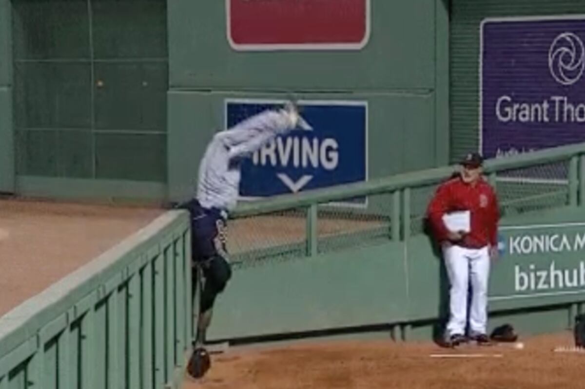 Austin Jackson Flips Over Wall While Robbing Home Run at Fenway | News ...