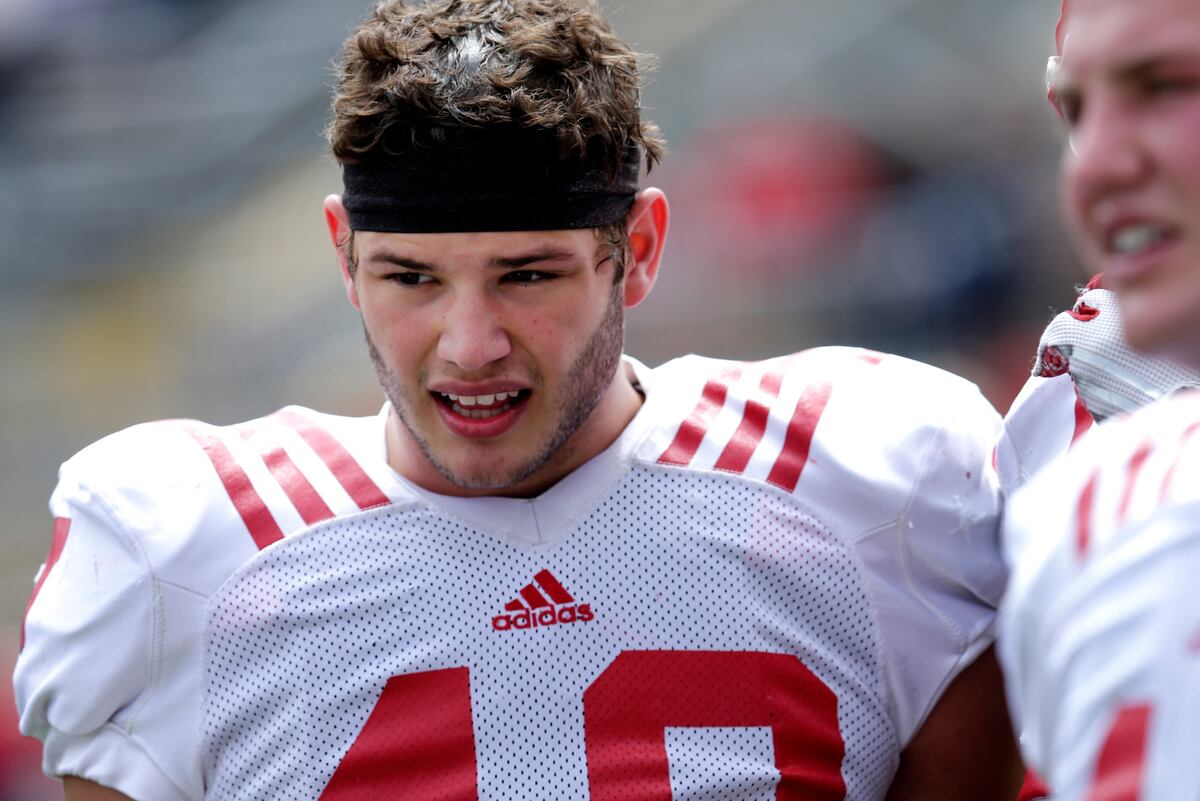 Wisconsin LB Jack Cichy's Knee Injury Diagnosed as Torn ACL, out for ...