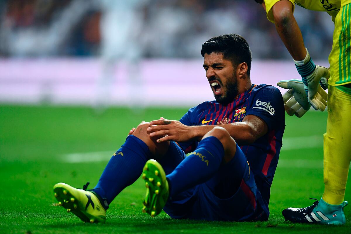 Luis Suarez out for 4 Weeks After Knee Injury vs. Real Madrid | News ...