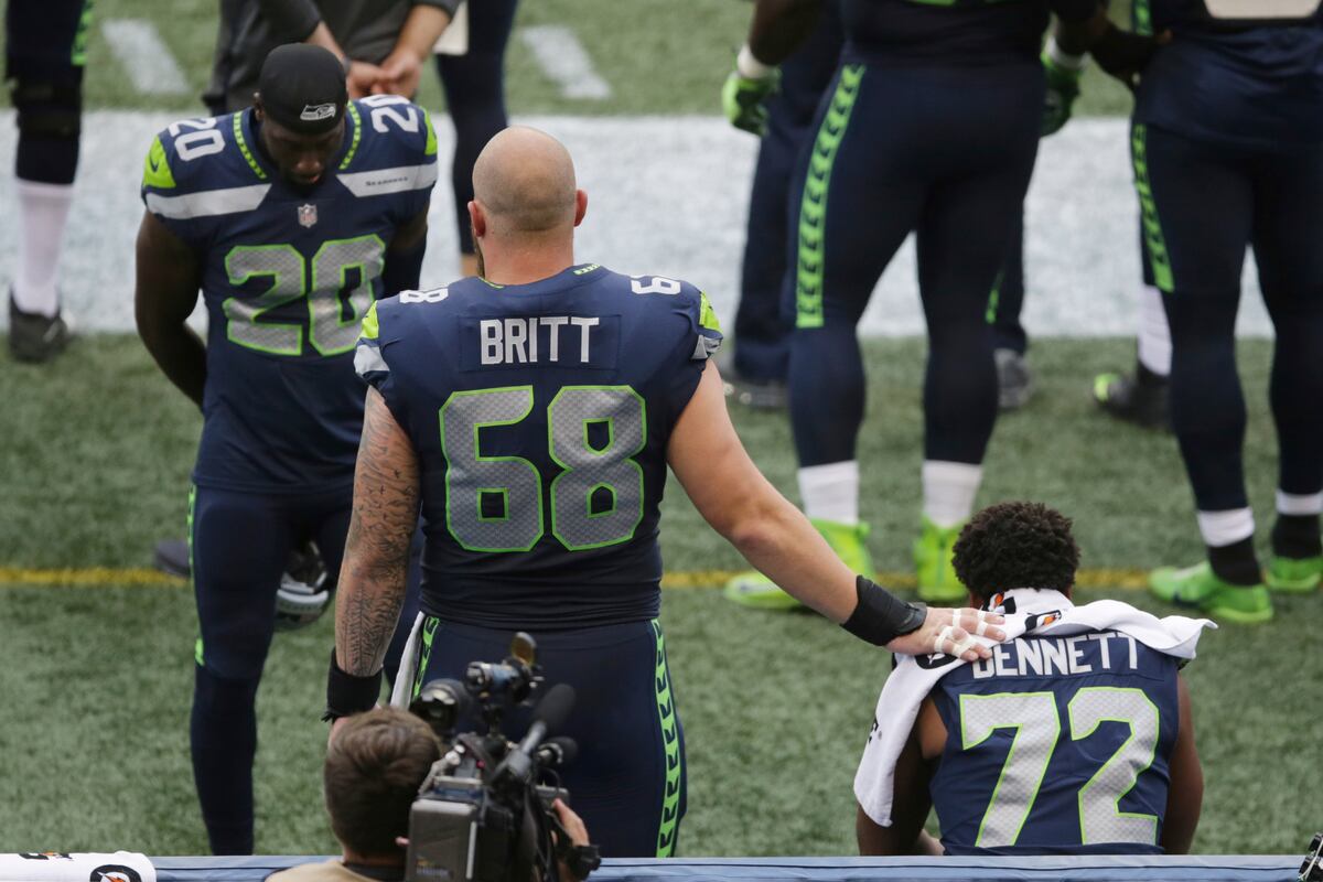 Justin Britt Stands Next to Michael Bennett During National Anthem ...