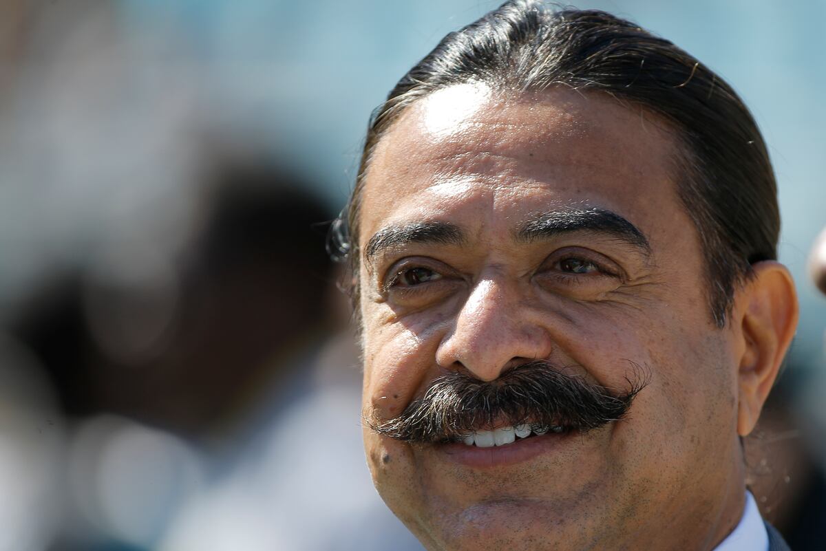 Jaguars Owner Shad Khan Says He'd Absolutely Be Open to Signing Colin ...