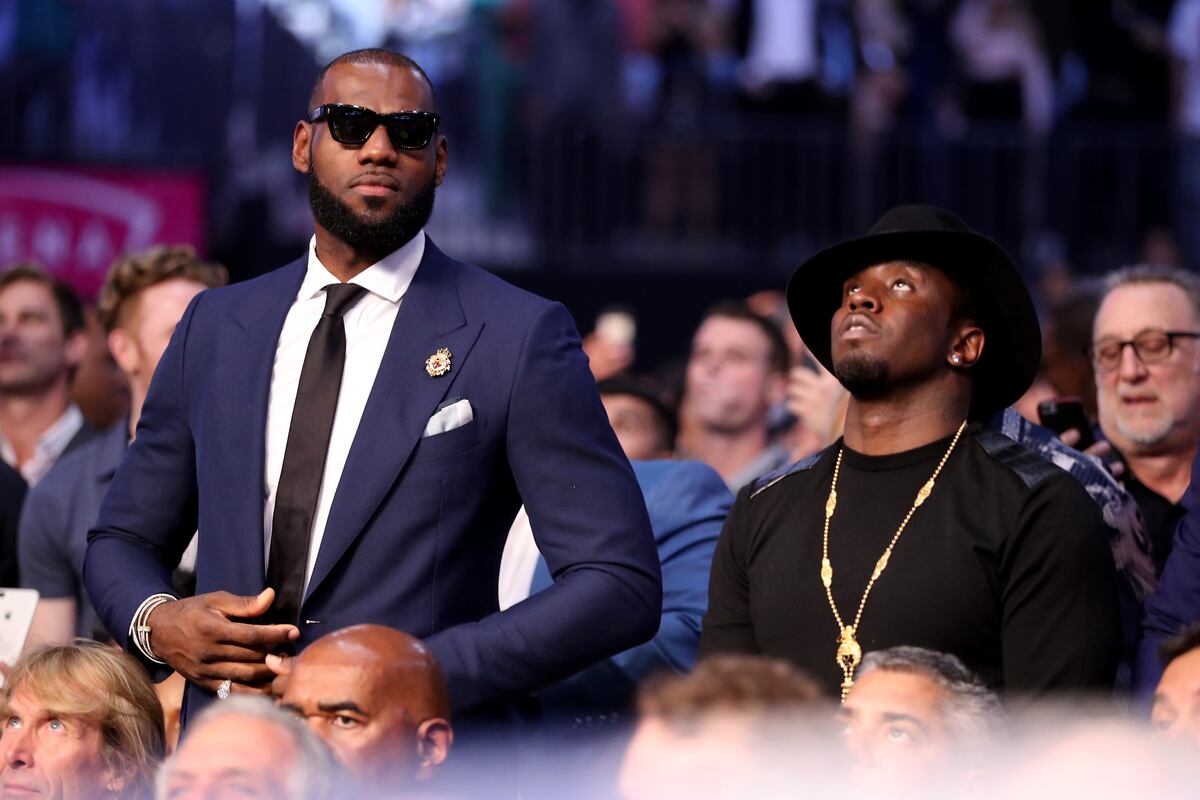 LeBron James Tweets at Floyd Mayweather, Conor McGregor After TKO in ...