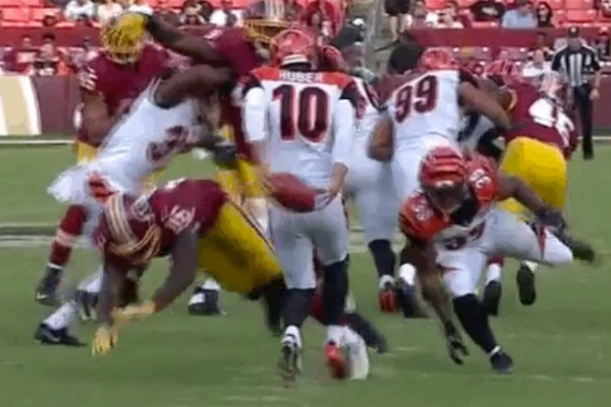 Cincinnati Bengals Punter Kevin Huber Goes Behind the Back to Avoid ...