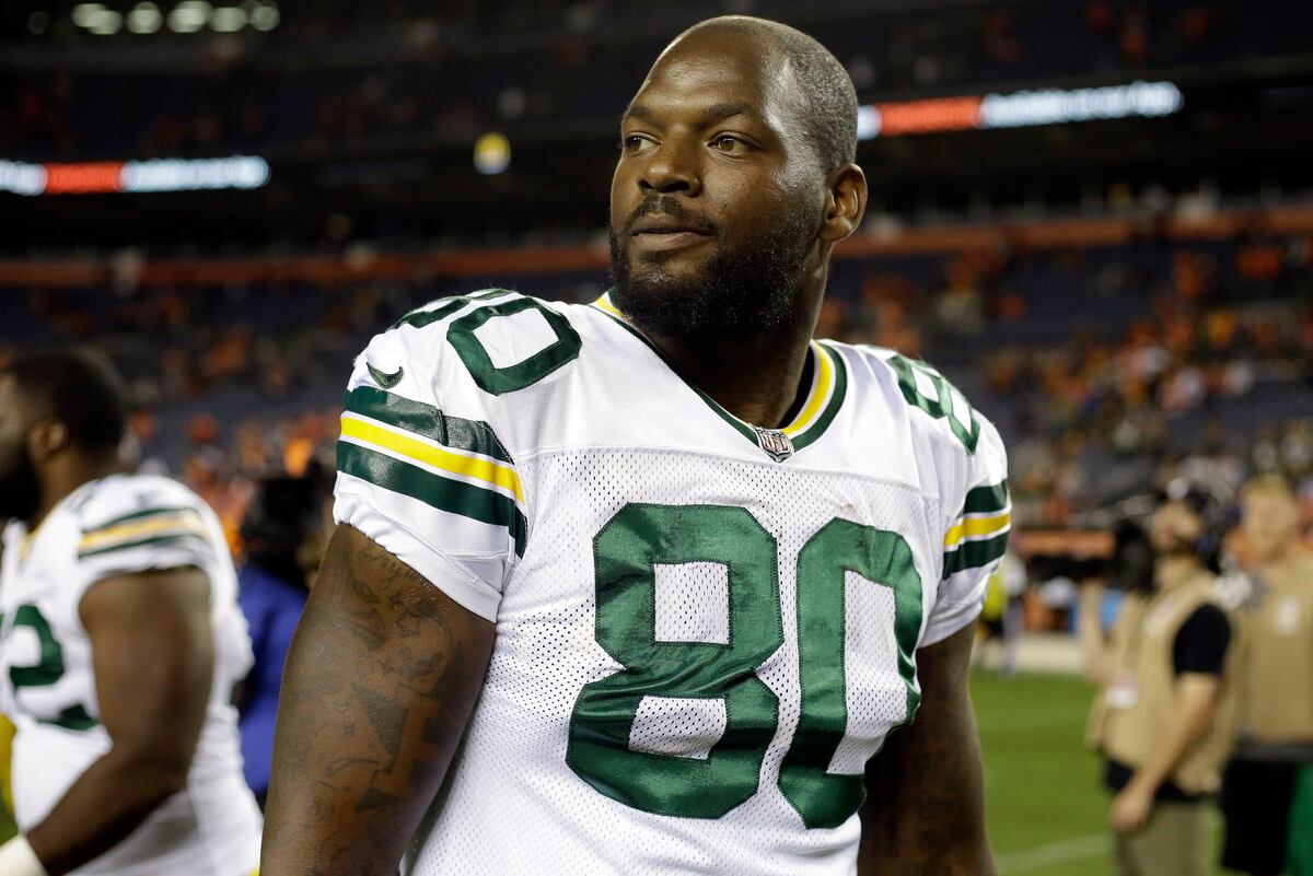 Martellus Bennett Says He Cried Watching Brother Michael's Police ...