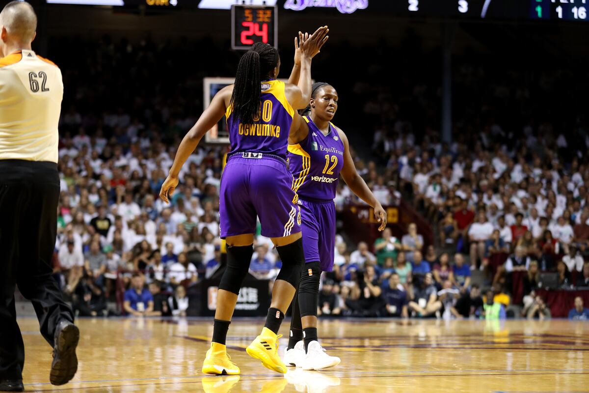 Chelsea Gray Drills Game-Winner as Sparks Beat Lynx in Game 1 of WNBA ...