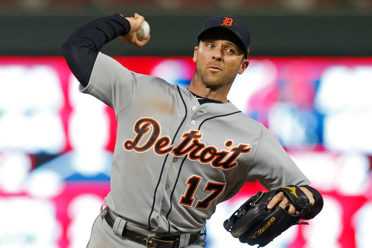 Andrew Romine Becomes 5th Player in MLB History to Play 9 Positions in ...