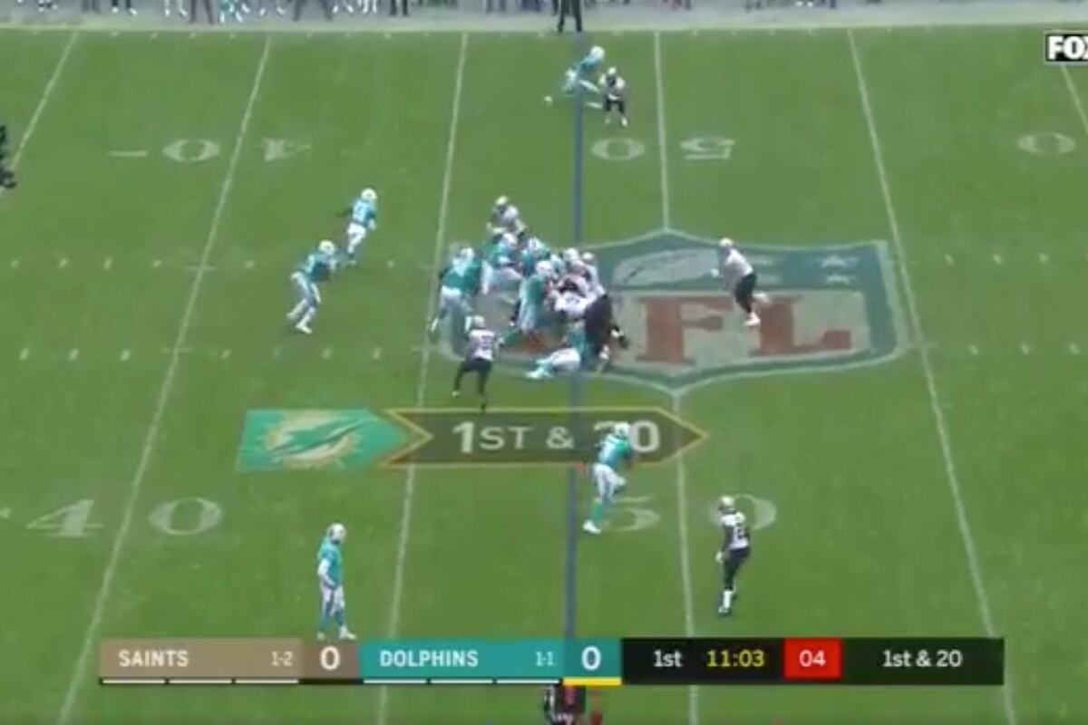 Dolphins QB Jay Cutler Wants No Part of Defenders While Lined Up in ...