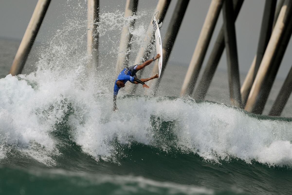 This 100-Foot, Half-Ton Dock Could Change the Surfing World Forever ...