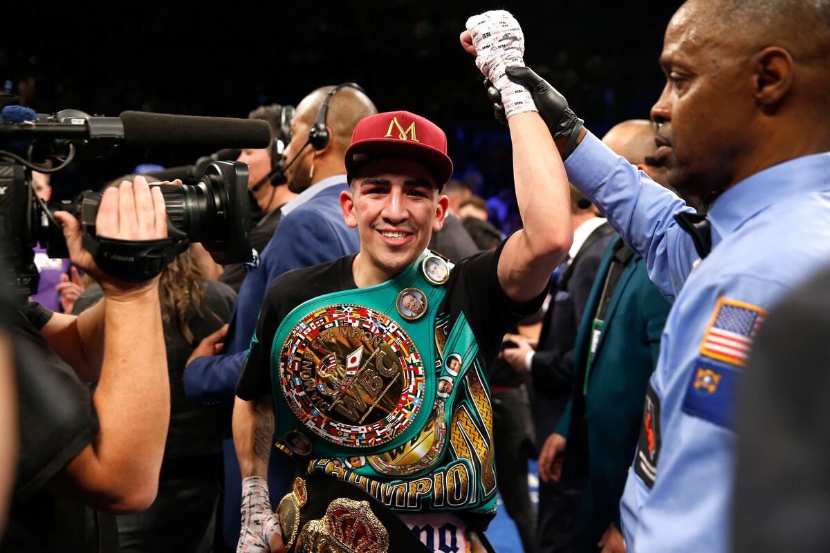 Leo Santa Cruz vs. Chris Avalos: Fight Time, Date, Live-Stream and TV ...