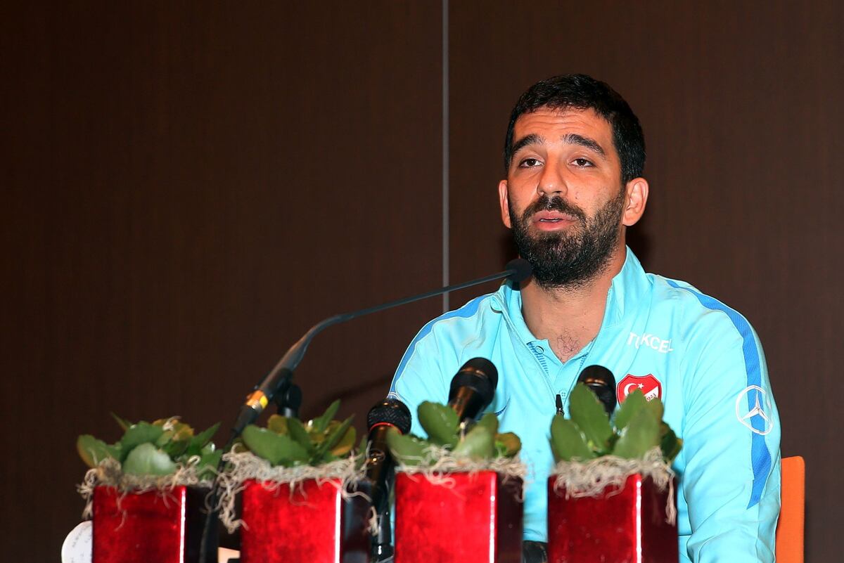 Arsenal Transfer News: Arda Turan Can Leave Barcelona in January ...