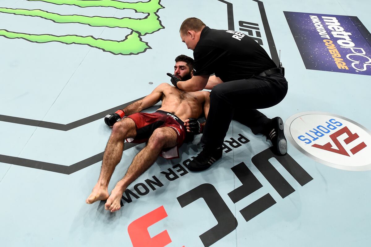 UFC 217 Opens with Terrifying Spinning-Elbow Knockout | News, Scores ...