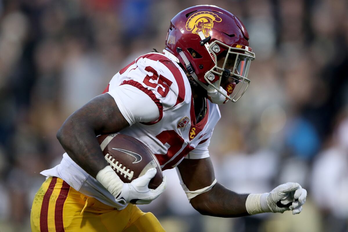 Ronald Jones Declares for 2018 NFL Draft, Forgoes Senior Season at USC ...