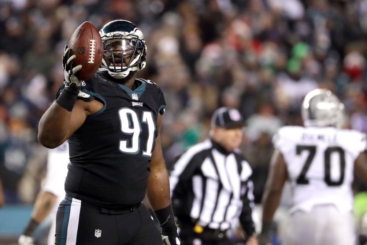 Jake Elliott's Late FG Lifts Eagles Past Raiders to Clinch Home-Field ...