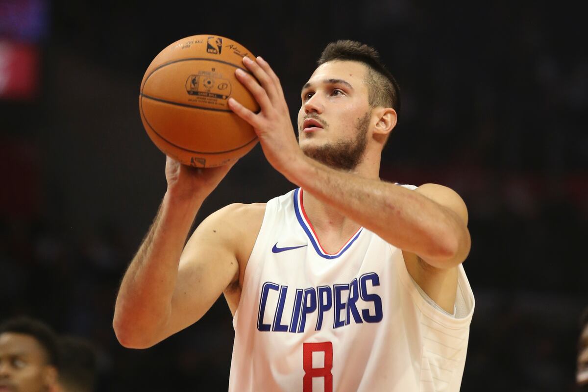 Danilo Gallinari Hand Injury Diagnosed as Fracture; Out at Least 2 ...