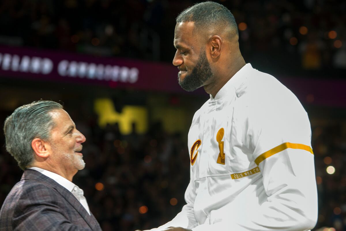 Report: LeBron James Wouldn't Commit to Cavs When Asked by Dan Gilbert ...