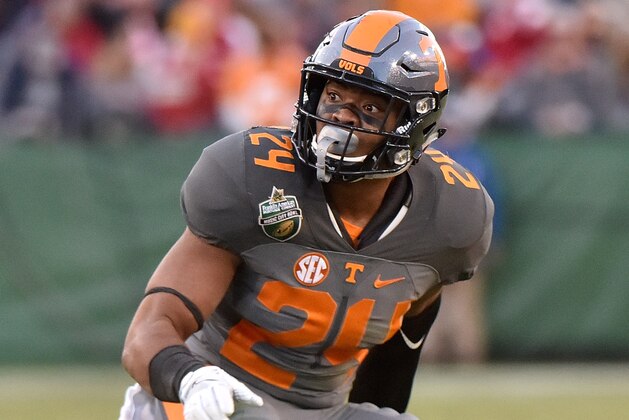 Todd Kelly Jr. Falls from Wall, Taken to Hospital After Fight with ...