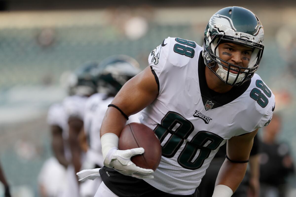 Report: Trey Burton to Sign 4-Year Bears Contract Worth $32 Million ...