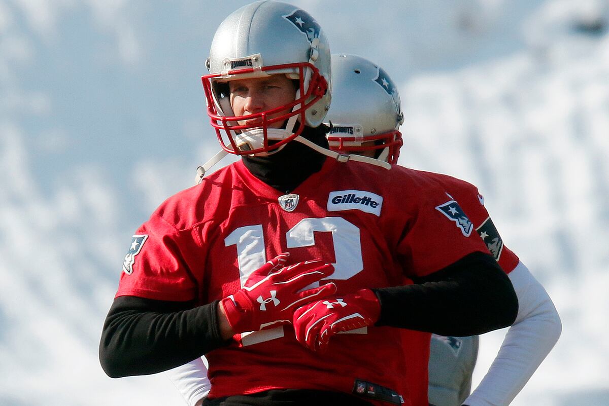 Report: Tom Brady Required Stitches on Hand Injury; No Fracture ...